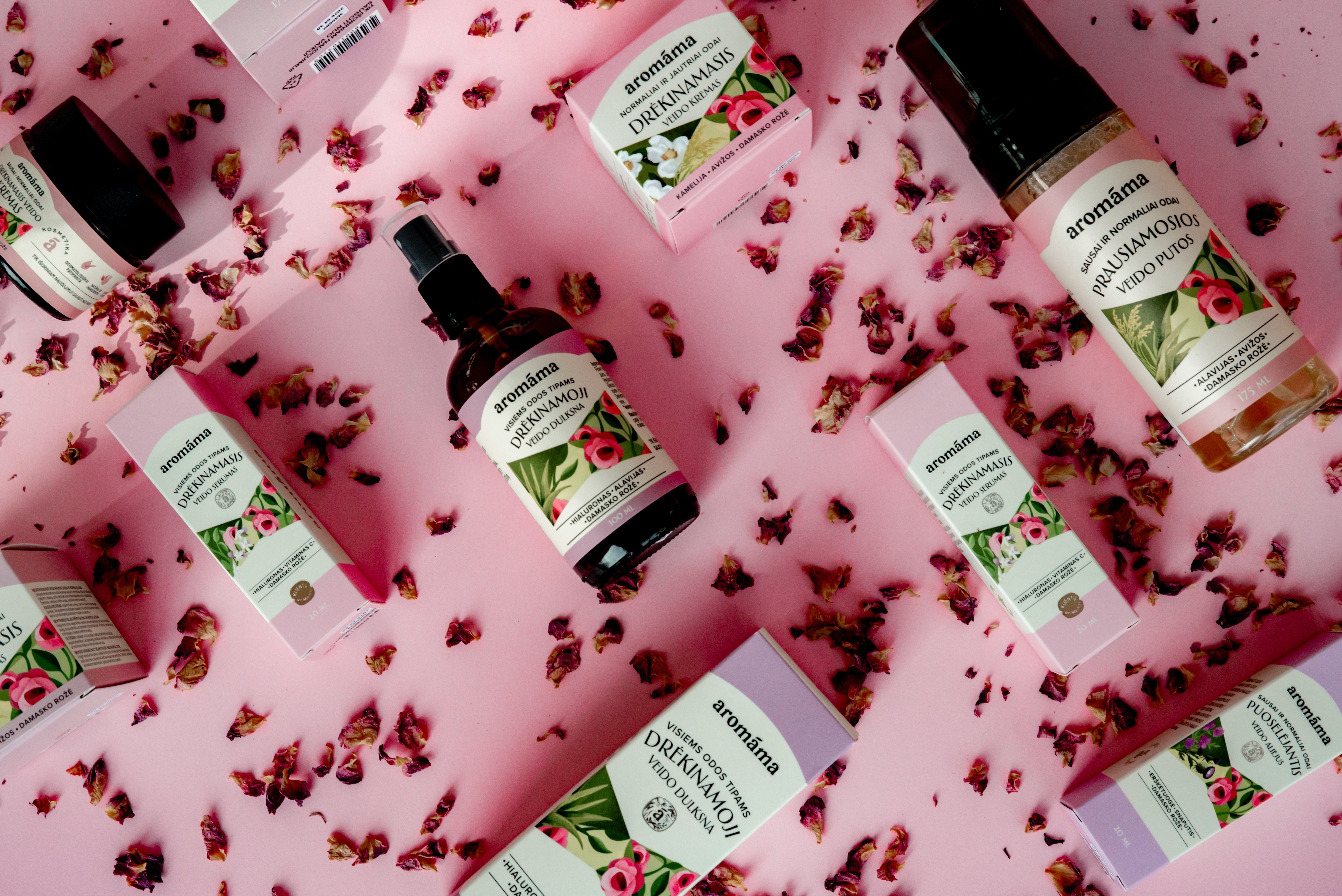 Kosmetikos priemonės sausai ir normaliai veido odai – aromáma